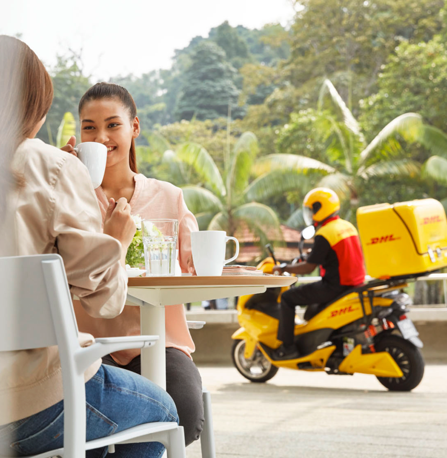 Use brightness to place the focus on the content and to separate ...